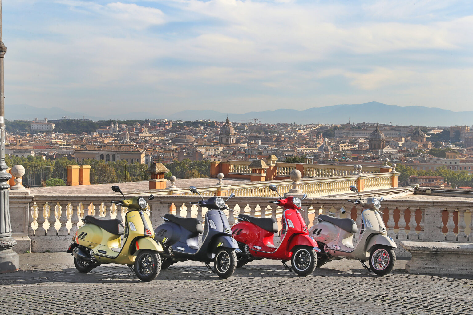 Nova Vespa GTS v sezono 2023 vstopa s to pomembno novostjo! - www ...