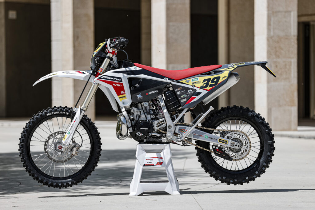 Prihaja Fantic enduro – 300 kubični dvotaktni enduro iz Italije z ...